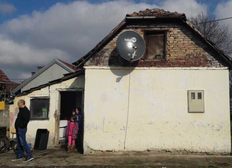 Košarkaš Nikola Mirotić kupio sedmočlanoj porodici kod Borova kuću ...